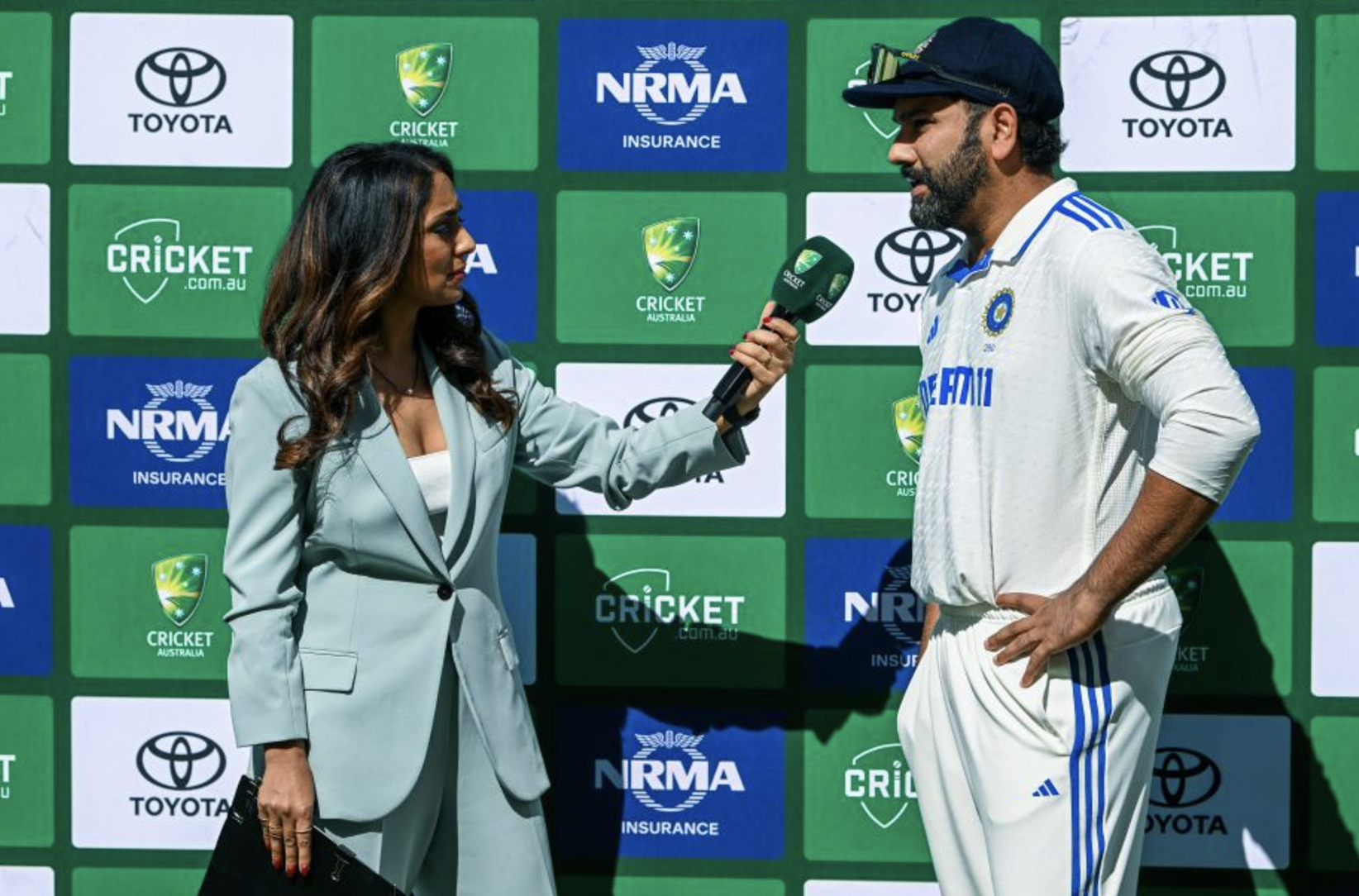 English commentator under fire for calling Indian cricket star "primate"